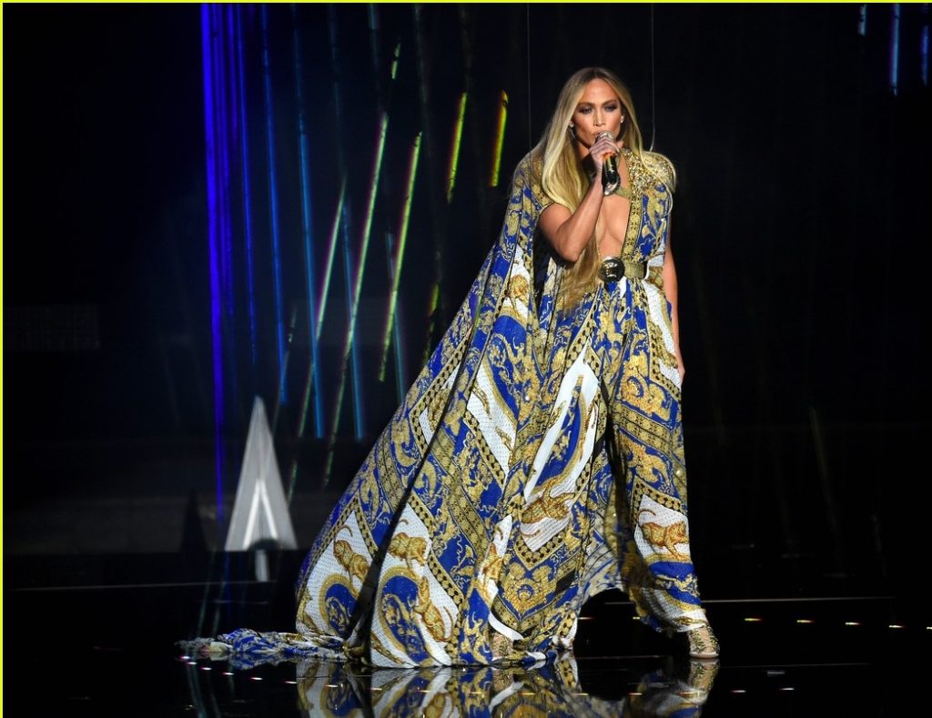 JLo Took Over the MTV VMA's in Versace Gown | macktak Blog